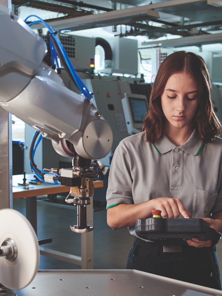 Automaticien⸱ne - Les métiers en apprentissage - Rolex Carrières