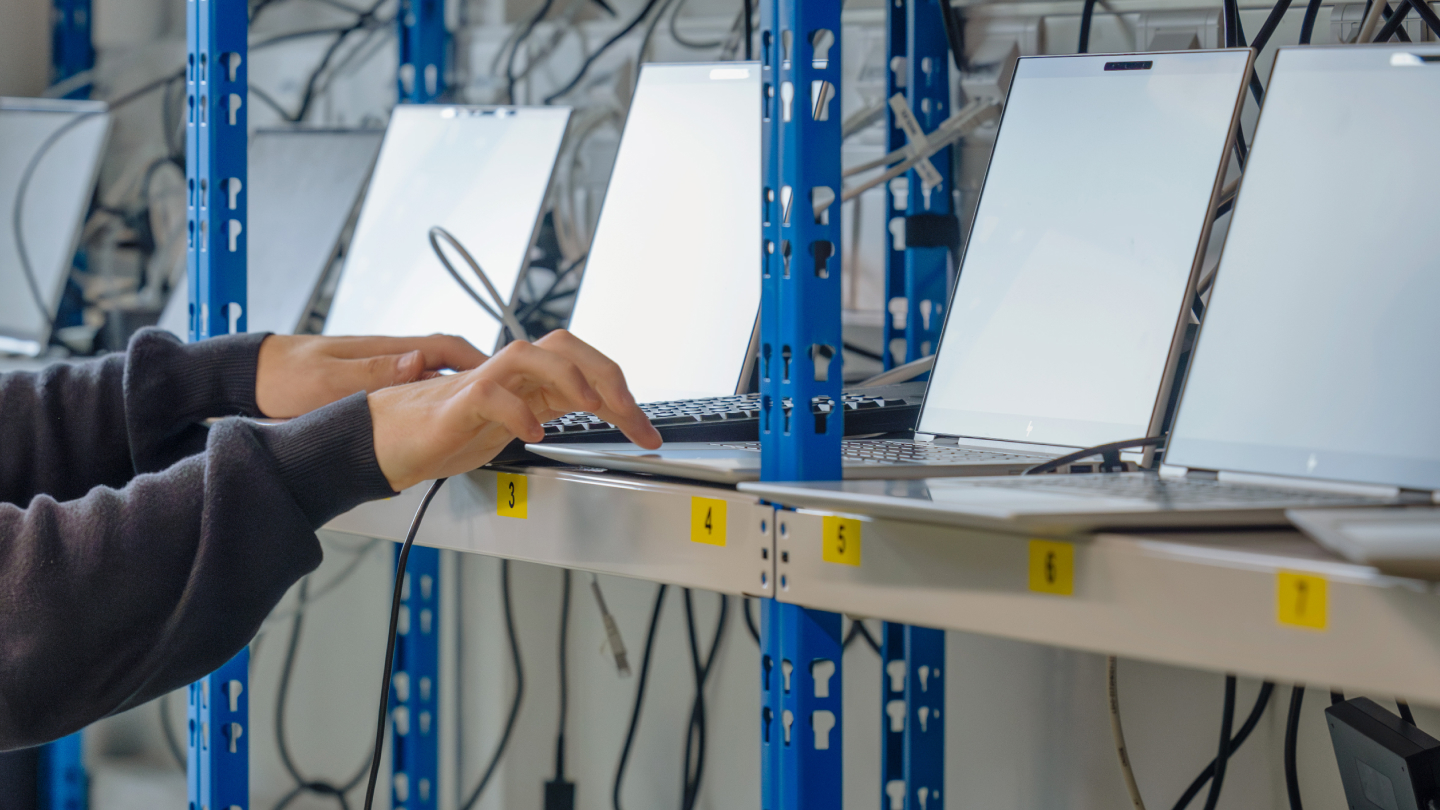 Opérateur⸱trice en informatique - Les métiers en apprentissage - Rolex ...